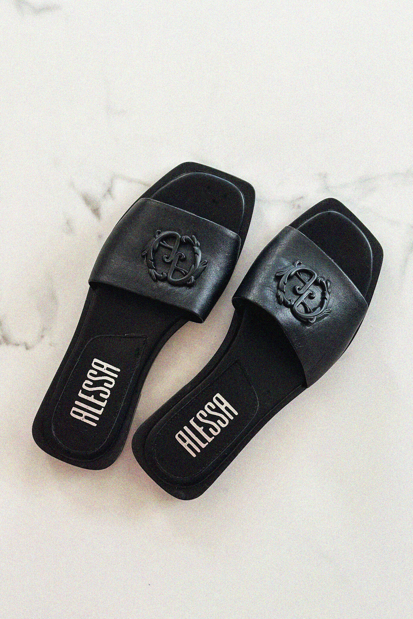 Rococo Logo Чехли - All Black — Alessa