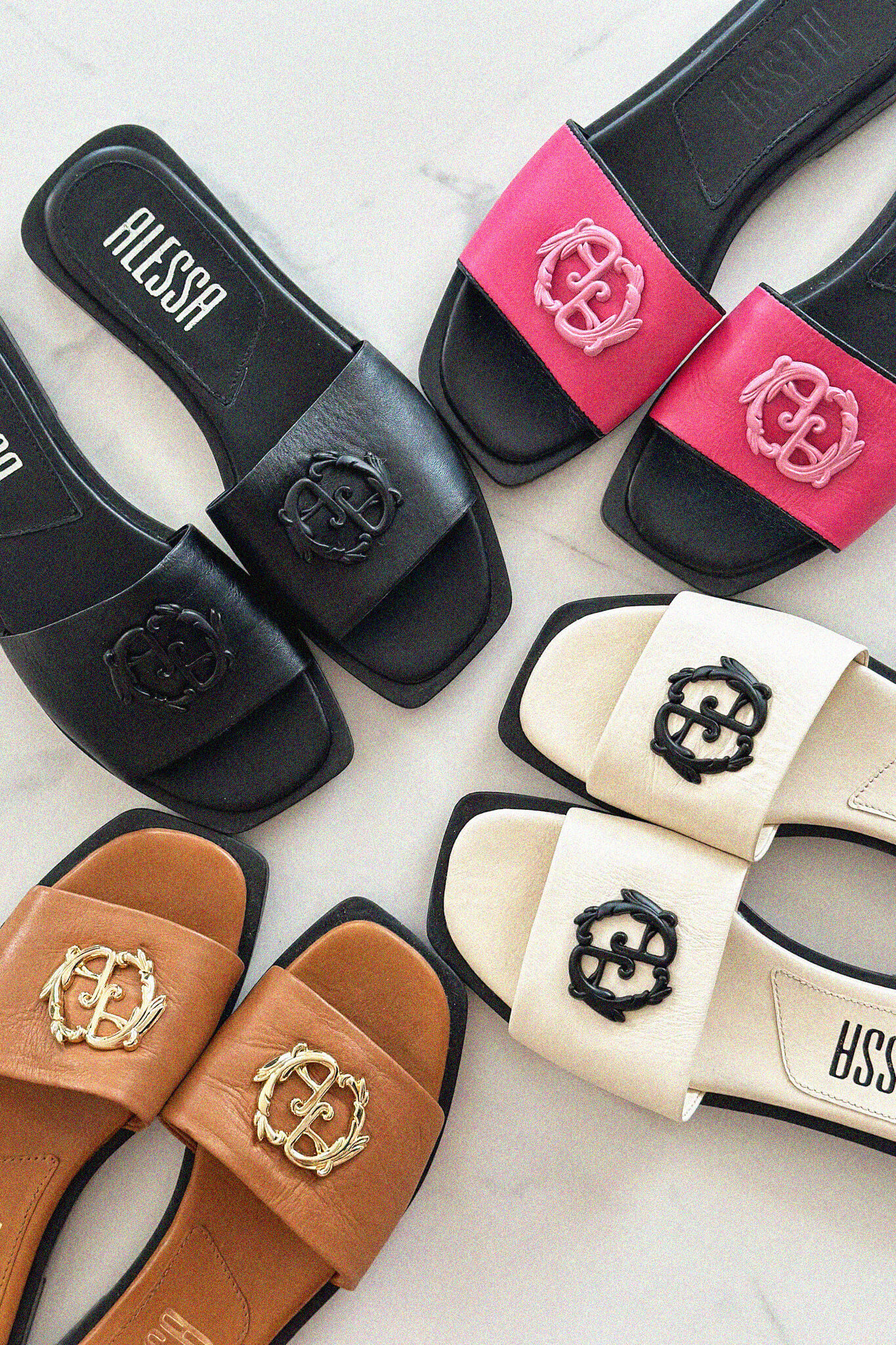 Rococo Logo Παντόφλες - All Black — Alessa